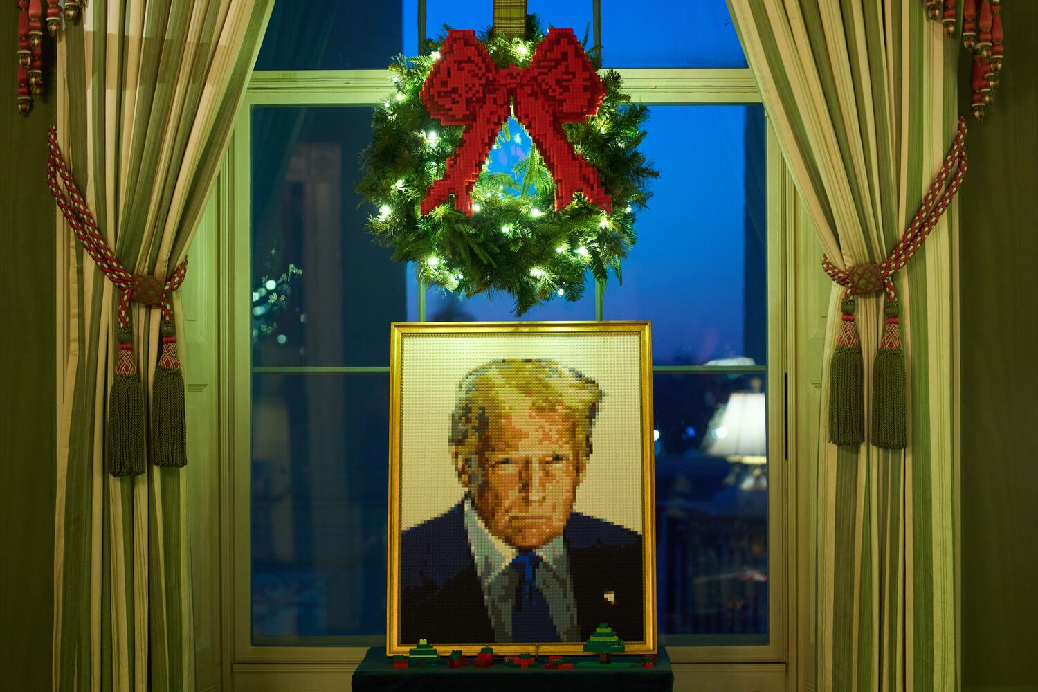 Inside the Christmas decorated east room of the White House – CP24