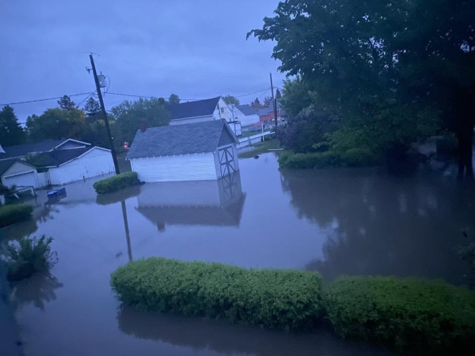 Manitoba flood: Swan River sandbagging after rainstorm deluge
