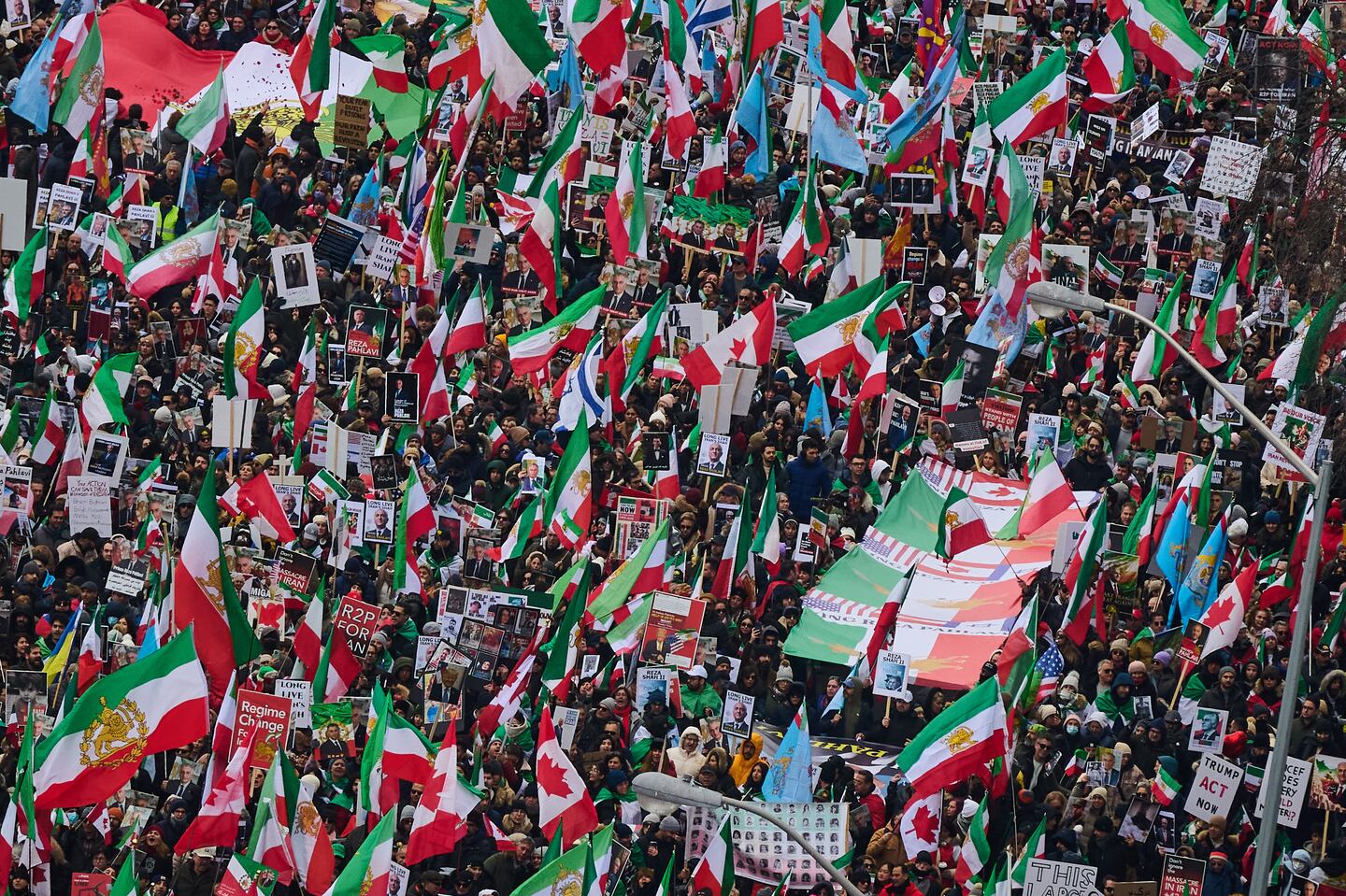 350,000 people gather in Toronto in support of Iran protests