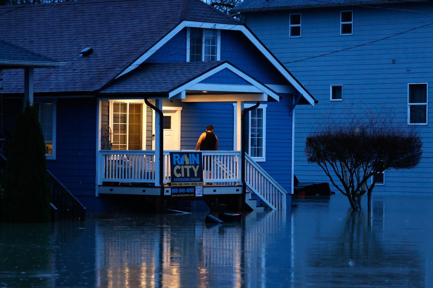Crews battle widespread flooding in Washington – CP24