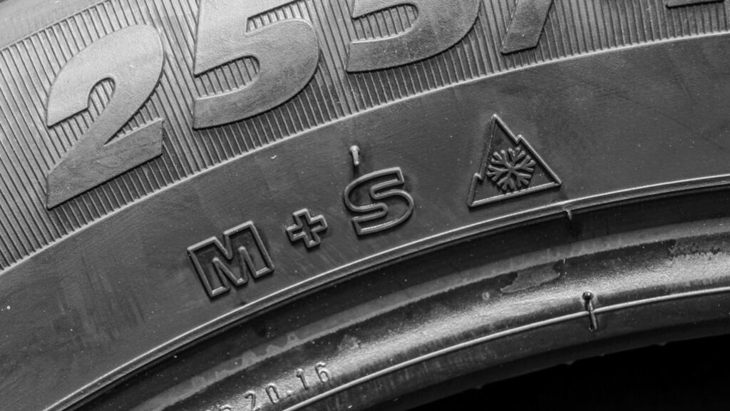 What makes a winter tire a winter tire? This is what insurance ...