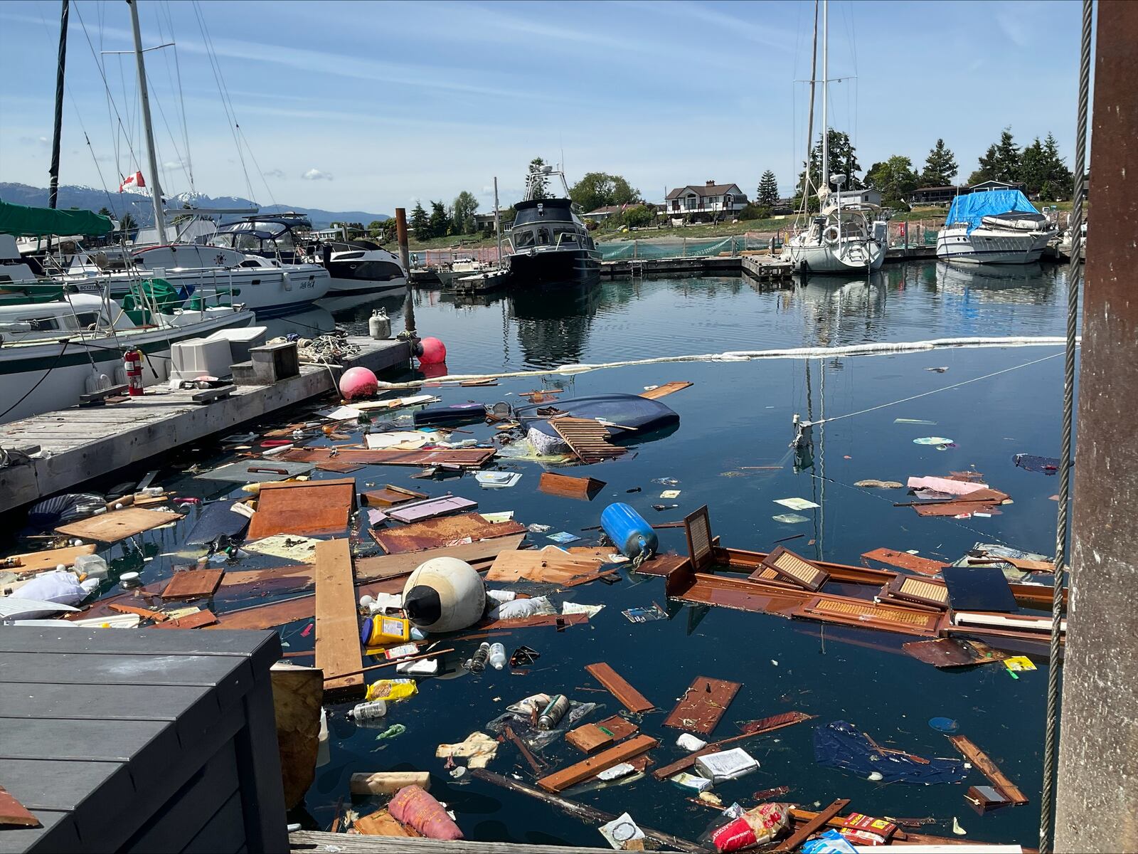 3 injured after boat explosion in Vancouver Island community – CP24