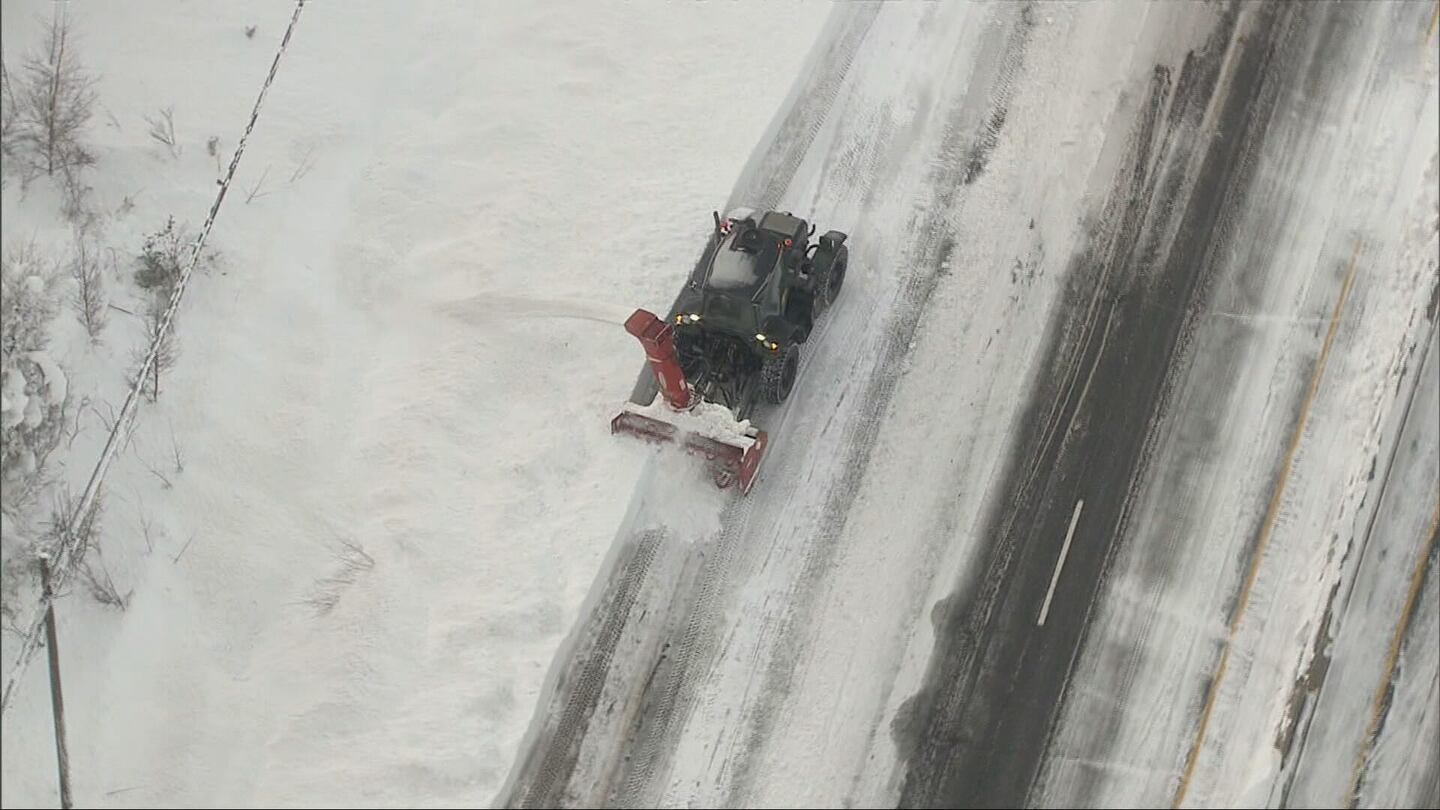 Hwy. 11 re-opens after major snowstorm hits cottage country