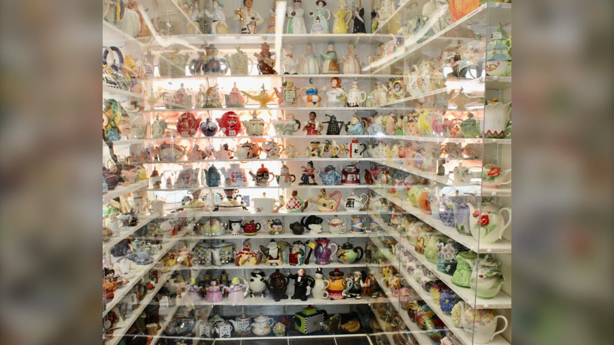 More than 8,000 rare novelty teapots up for sale in the U.K. – CP24