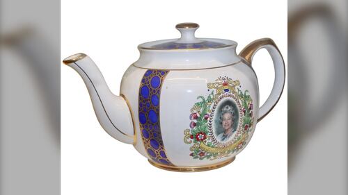 More than 8,000 rare novelty teapots up for sale in the U.K. – CP24